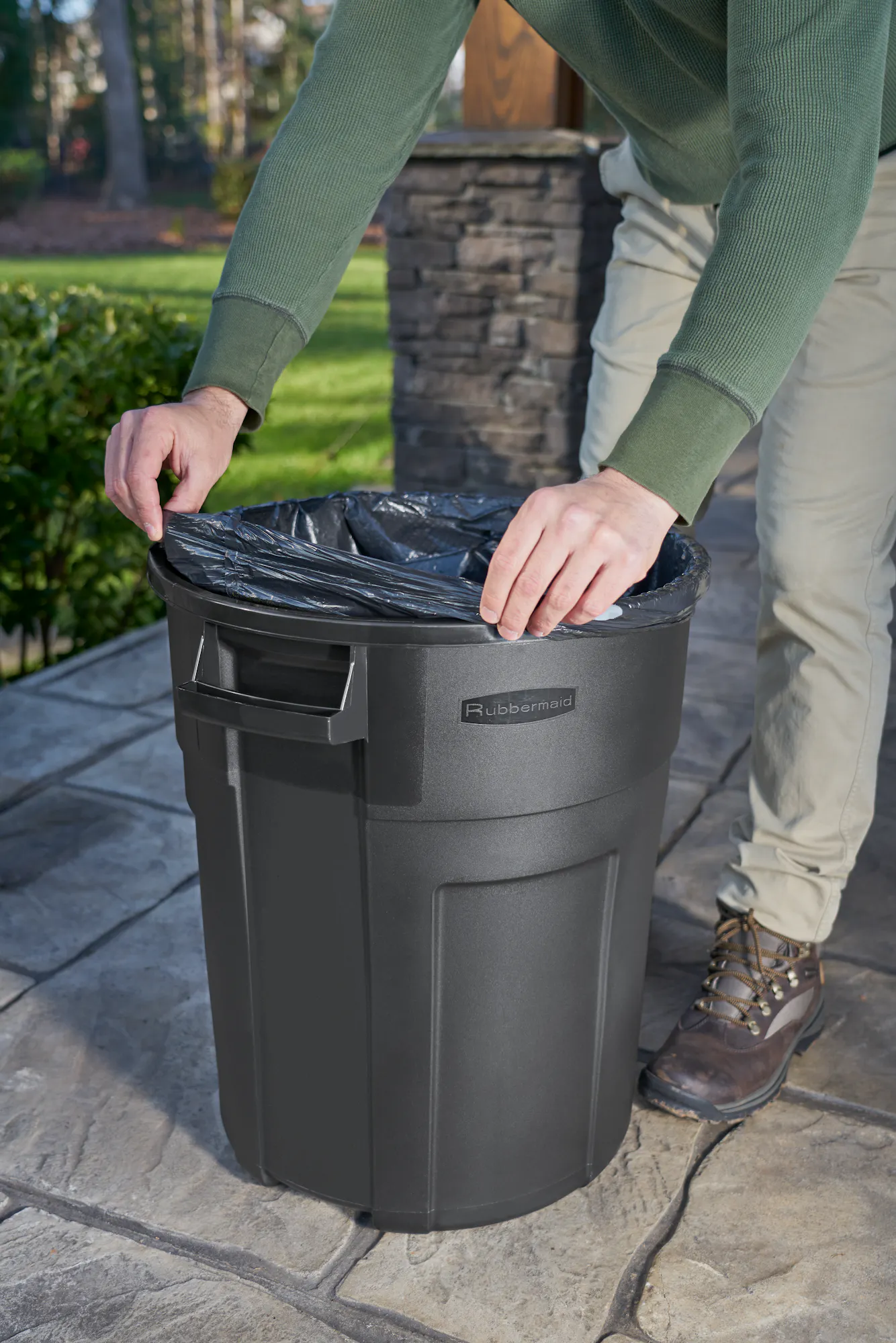 32 Gallon Rubbermaid Bin Roughneck™ Vented Non Wheeled Trash Can