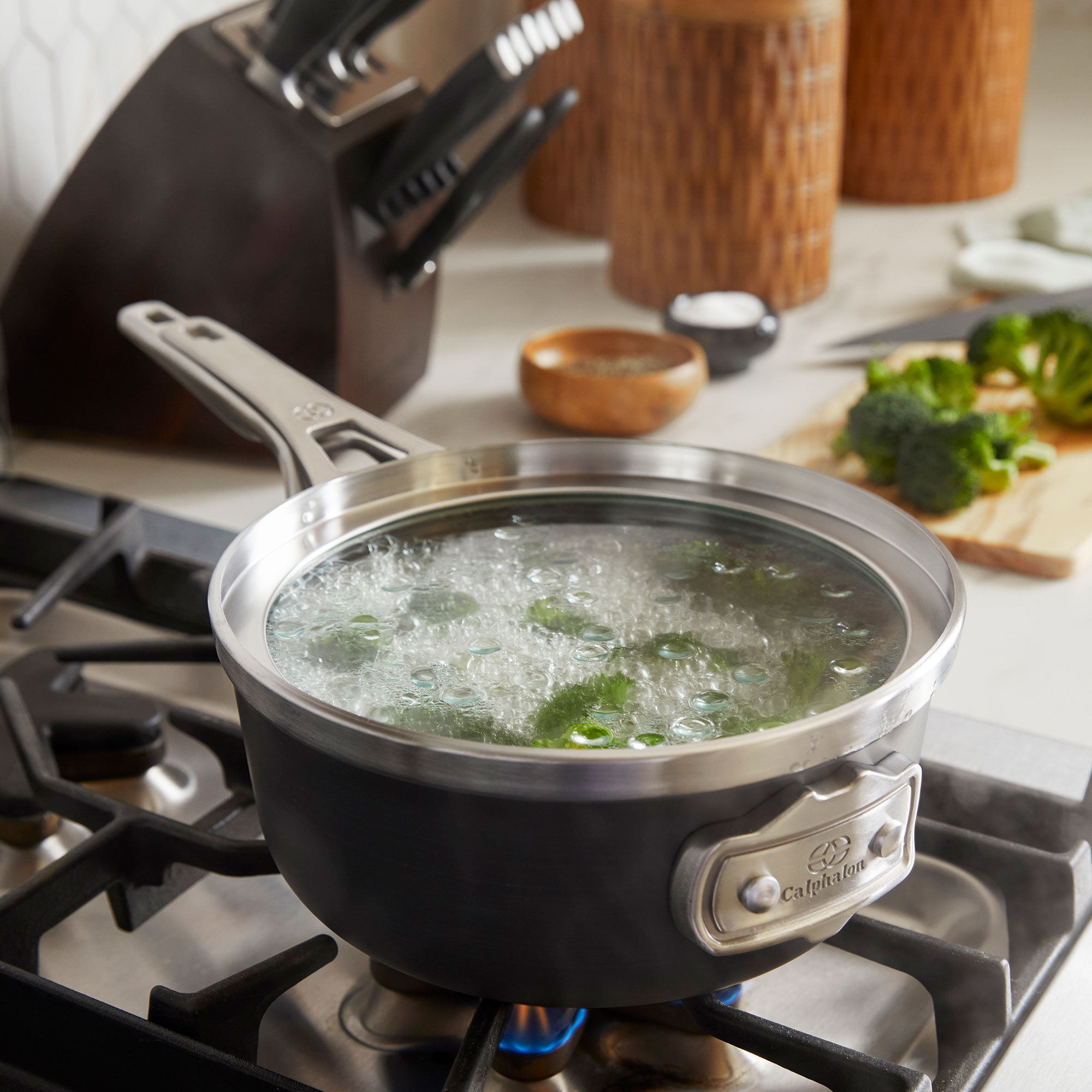 Premier Space Saving Hard Anodized Nonstick 1.5 Quart Sauce Pan with Lid Calphalon