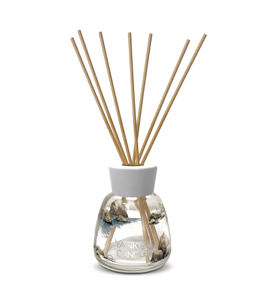 Amber & Sandalwood Signature Reed Diffuser | Yankee Candle